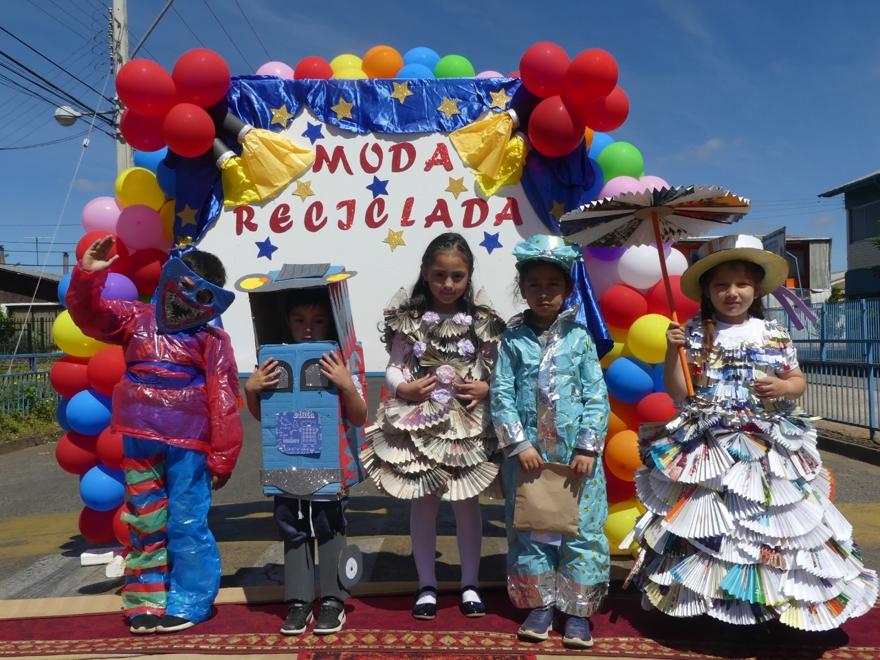 Desfile Moda Reciclable - COMPLEJO EDUCACIONAL VICTORIA